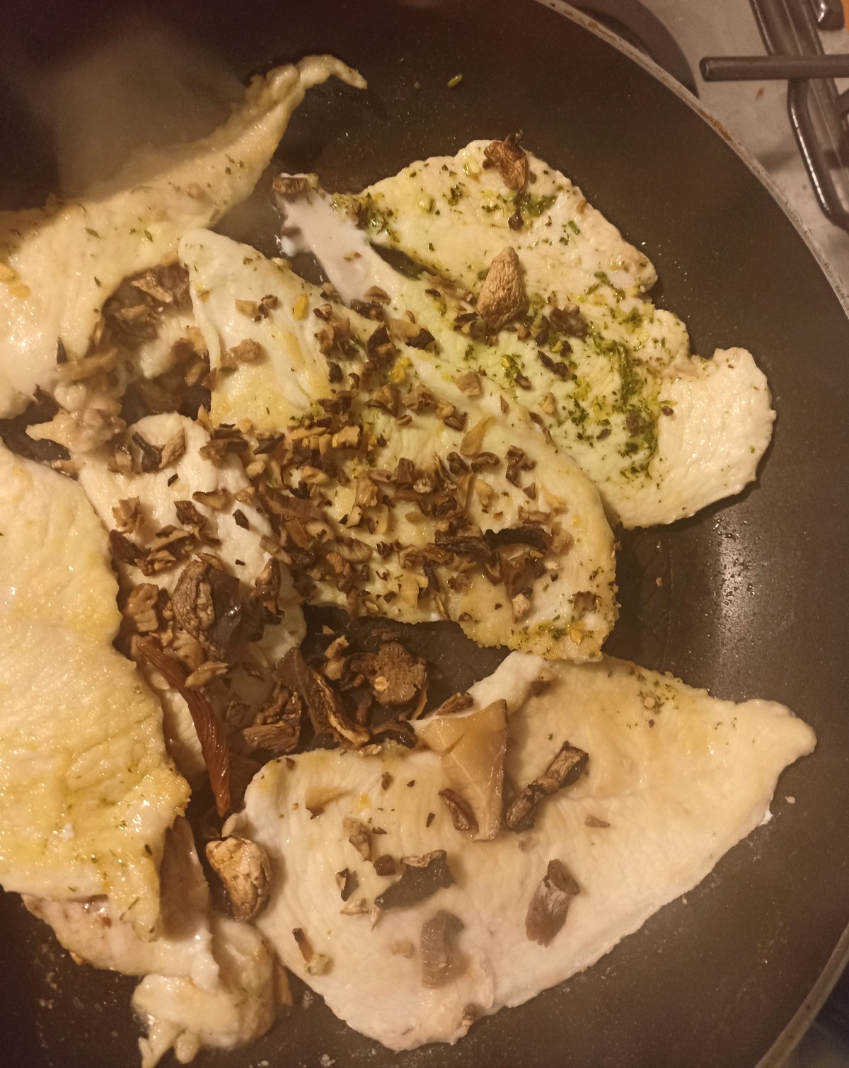 Scaloppine di pollo ai funghi. – "KITCHEN & CLUE"