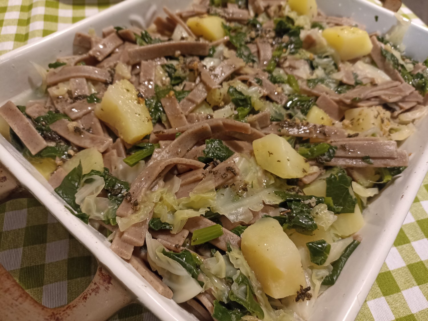 Pizzoccheri con verza e spinaci. – "KITCHEN & CLUE"
